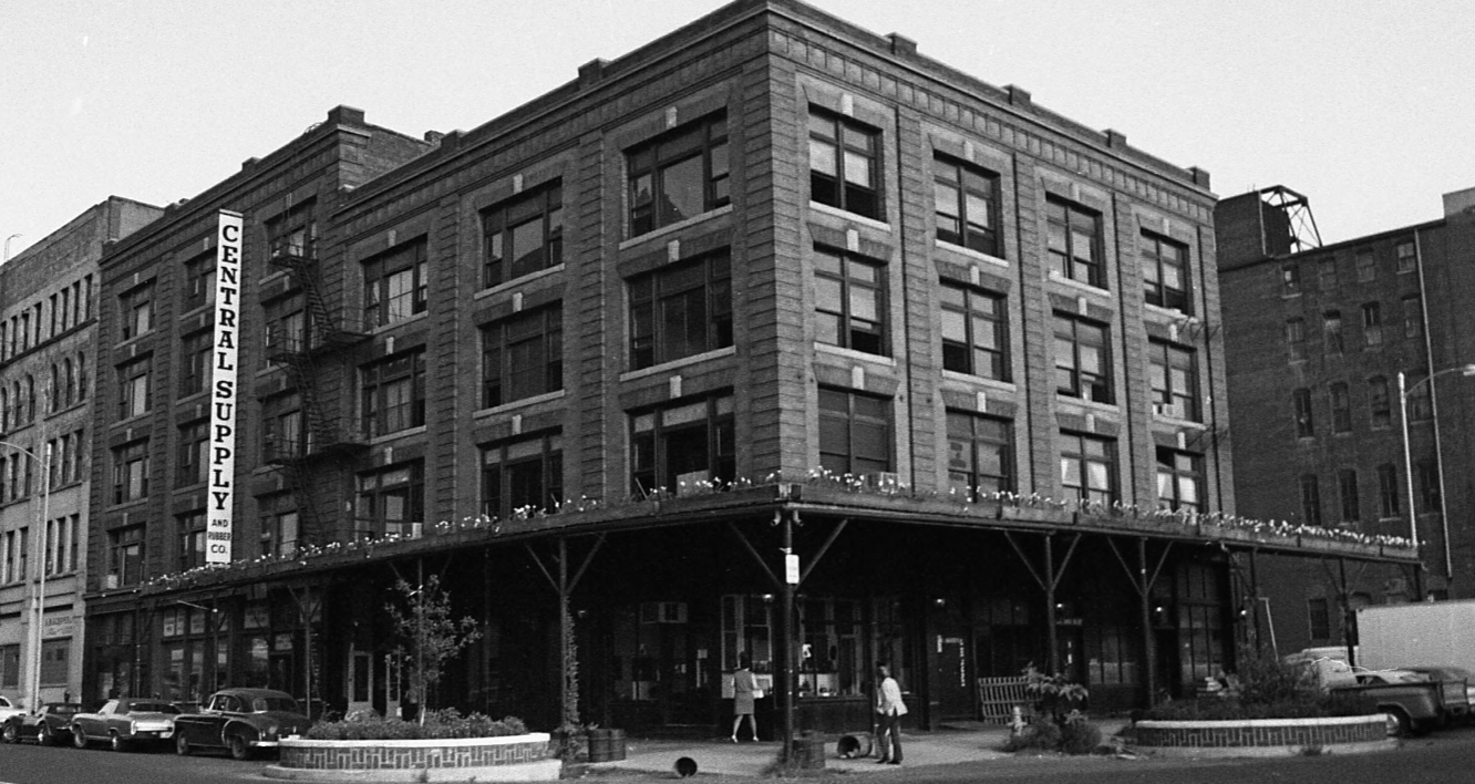 Mary Vogel’s M’s Pub – Omaha Exploration