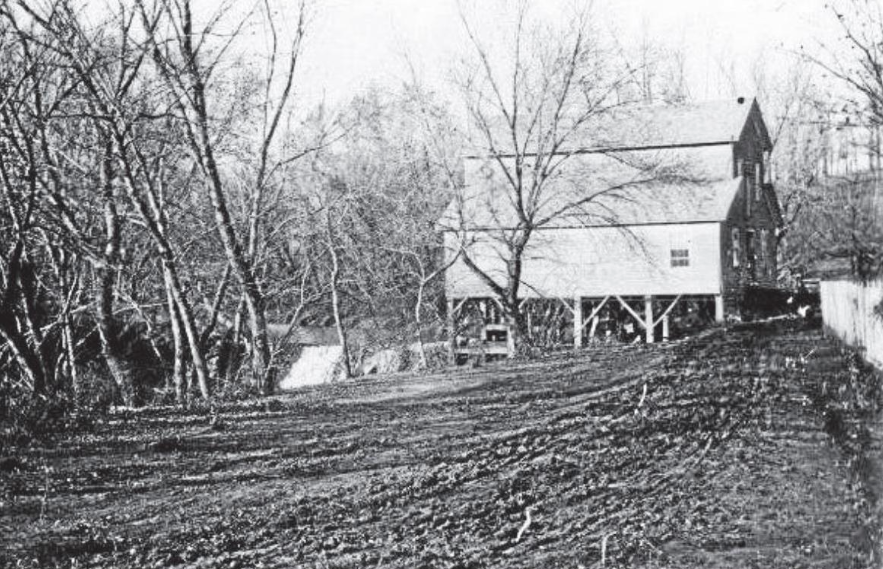 Sam Vacanti’s Old Mill Lounge – Omaha Exploration