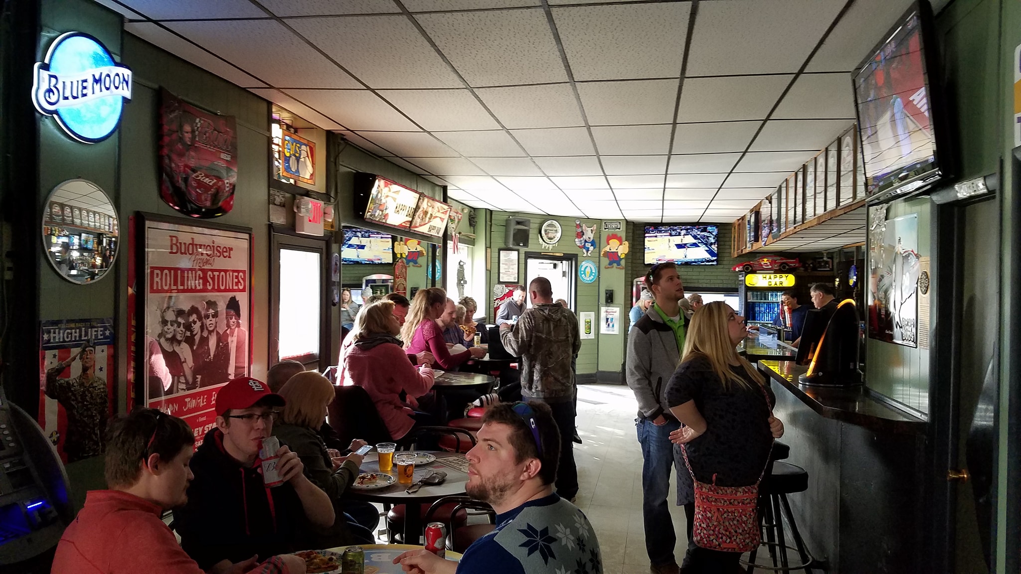 Robert Pascarella’s Happy Bar – Omaha Exploration