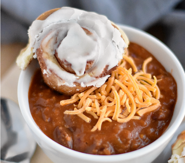 How Chili & Cinnamon Rolls Became a Thing – Omaha Exploration