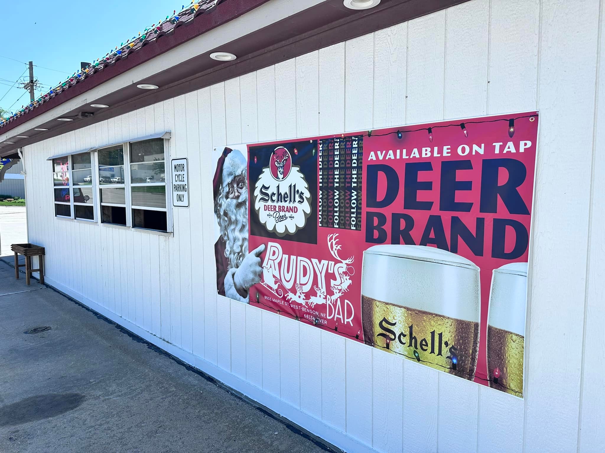 From Wayside Tavern to Rudy’s Christmas Bar – Omaha Exploration
