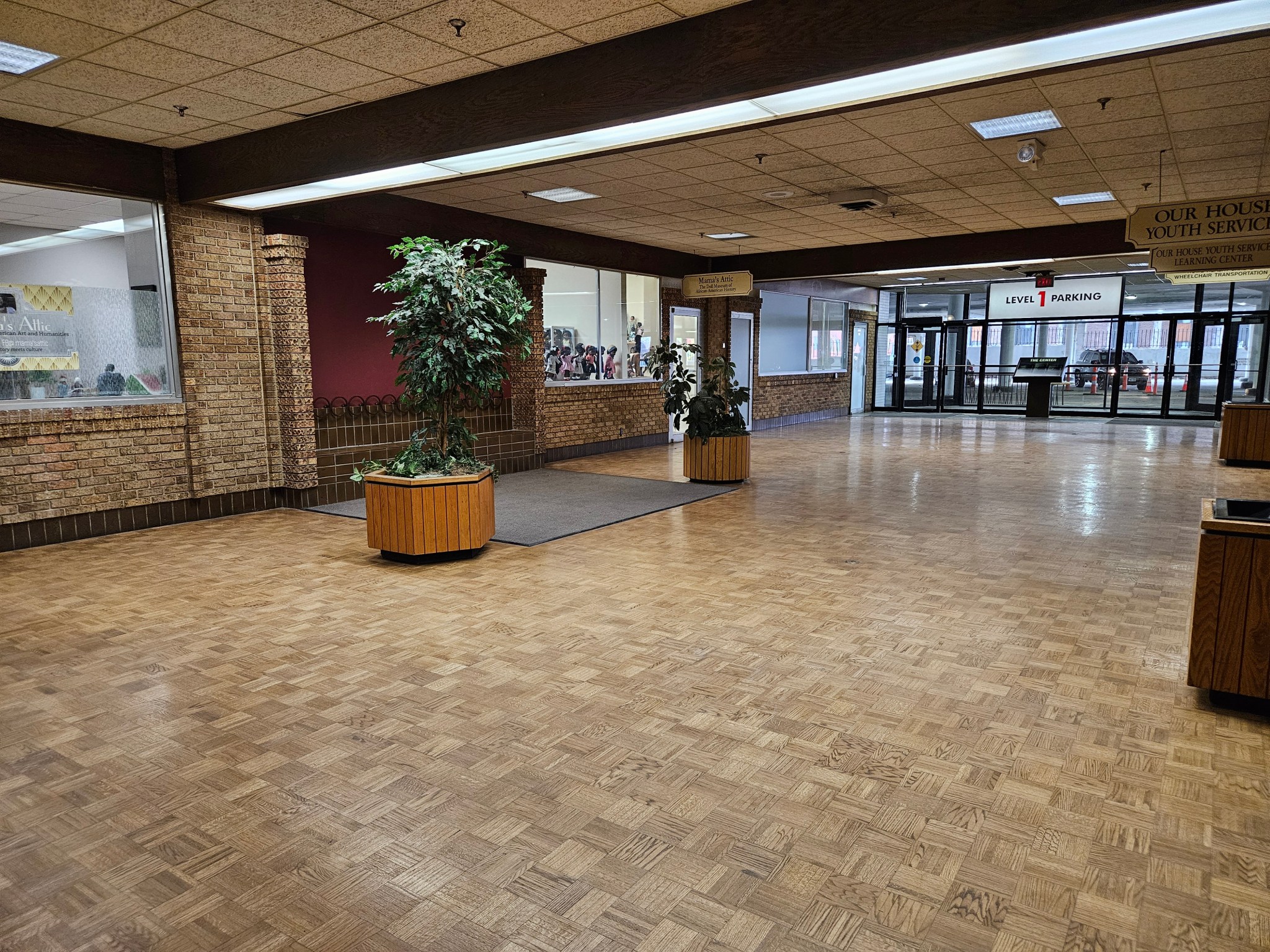 Omaha’s First Indoor Mall: The Center Mall – Omaha Exploration