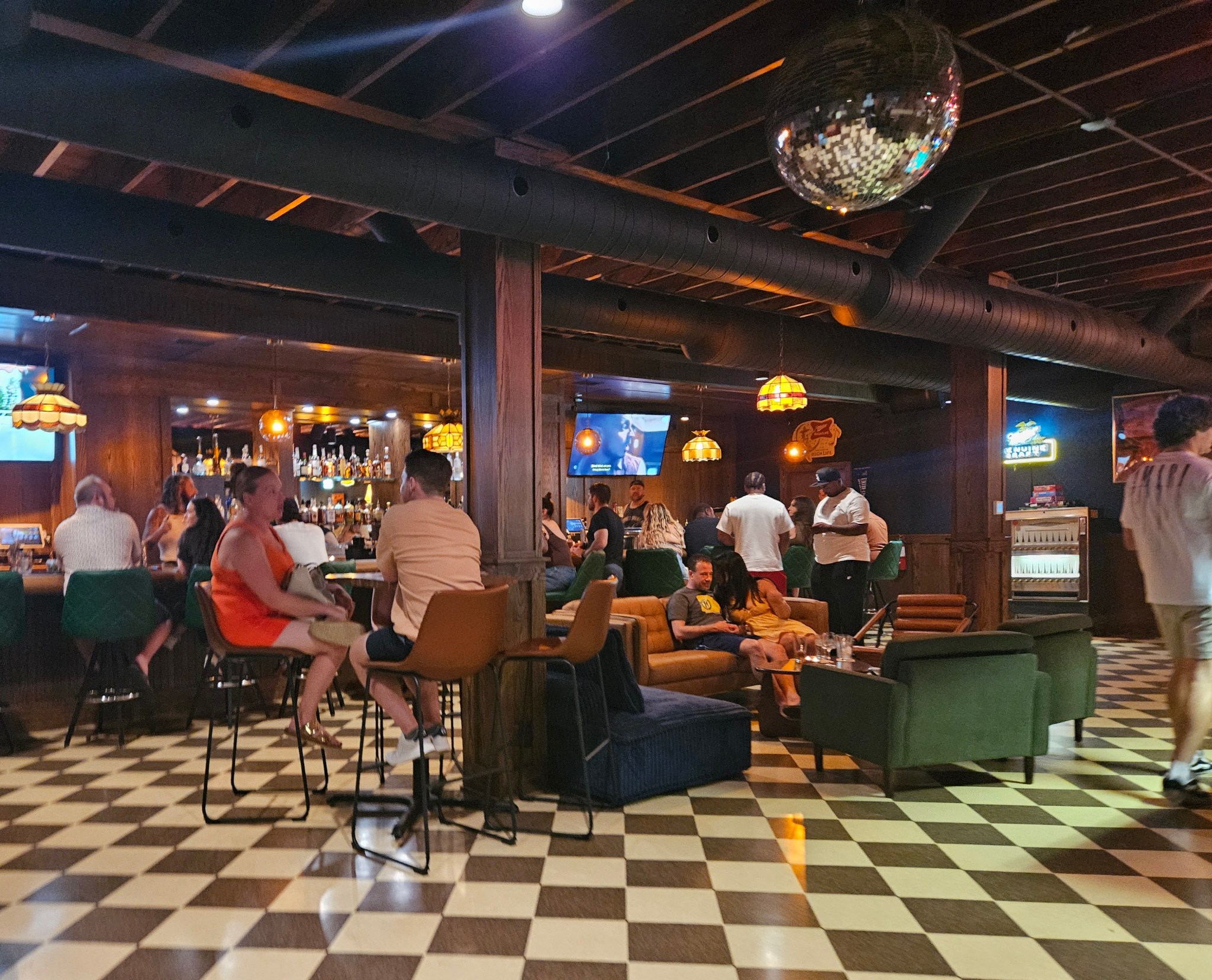 From Bungalow Inn to Meadowlark Lounge – Omaha Exploration