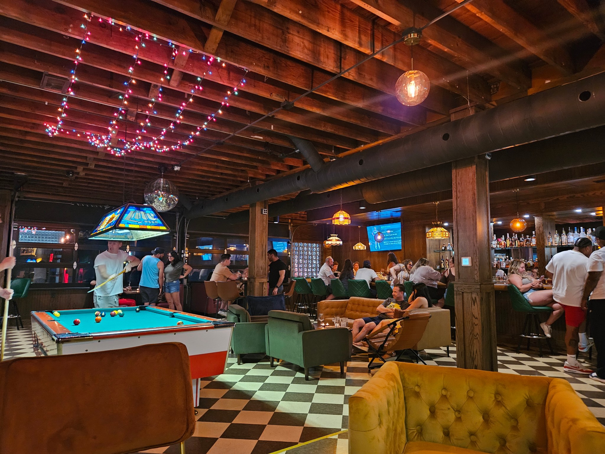 From Bungalow Inn to Meadowlark Lounge – Omaha Exploration