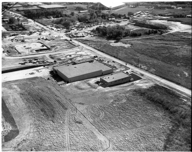 Gone But Not Forgotten: The Crossroads Mall – Omaha Exploration
