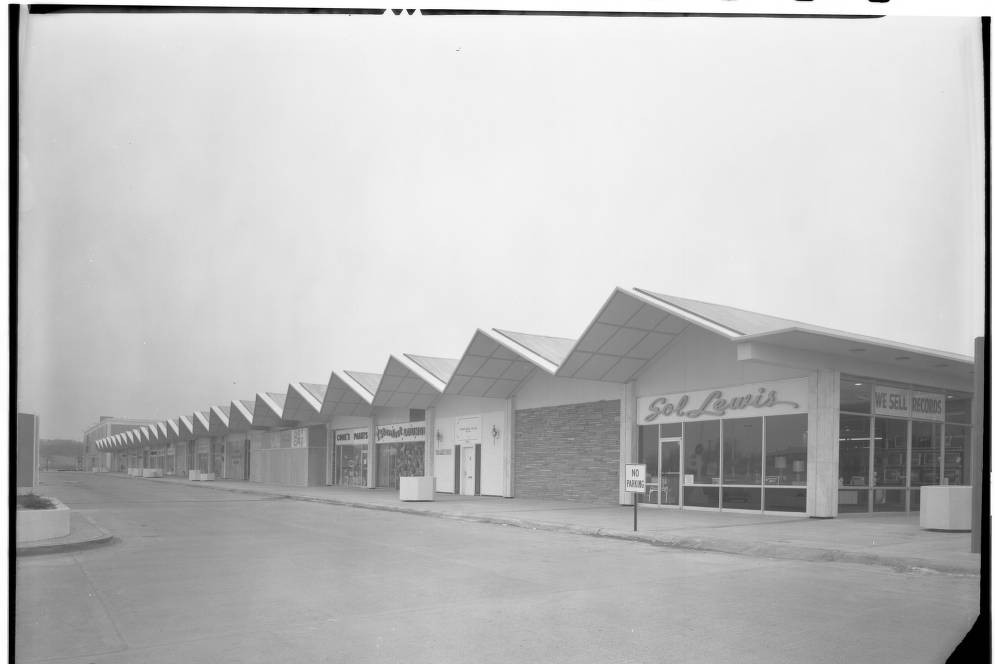 Brandeis and The Crossroads Mall – Omaha Exploration